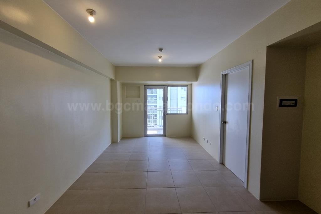 1-bedroom condo for rent (Unfurnished, Brand-new, With balcony) at ...